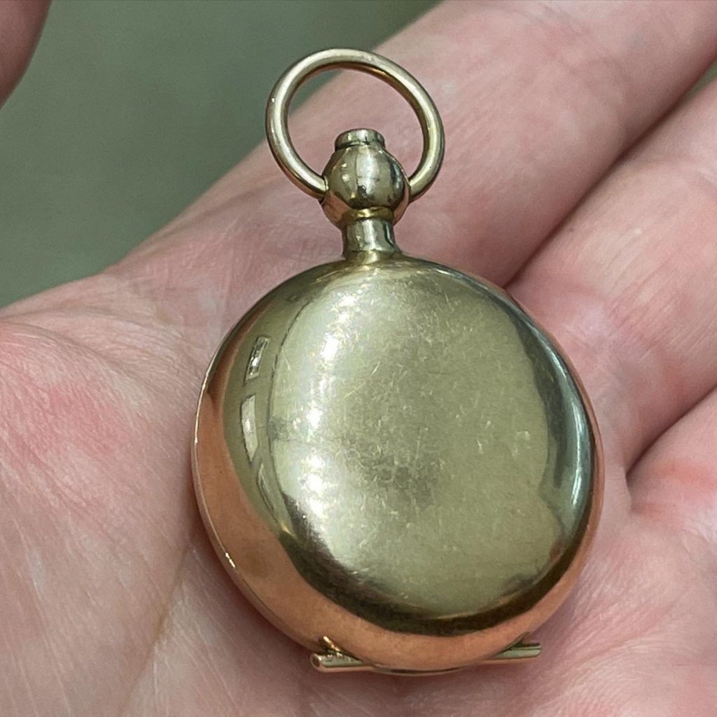 SOLD: Victorian rose gold sovereign case, made in Australia, circa 1900 ...